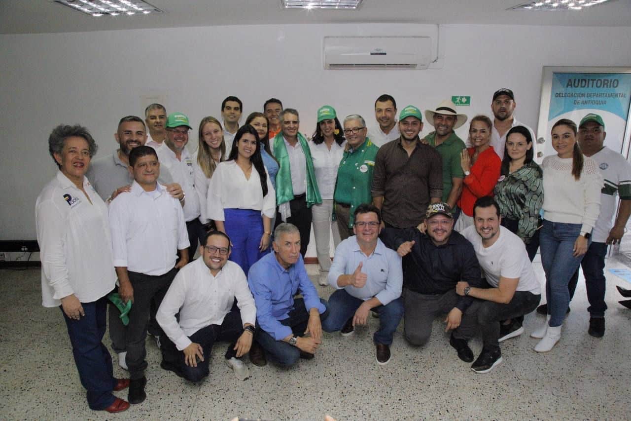 Plana mayor del CD acompañó la inscripción de Andrés Julián Rendón a la ...