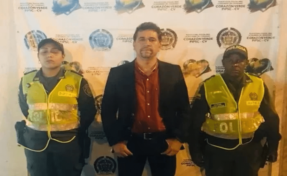 Al oído y en voz baja… ¿Cuáles son los enredos de León Fredy, el ...