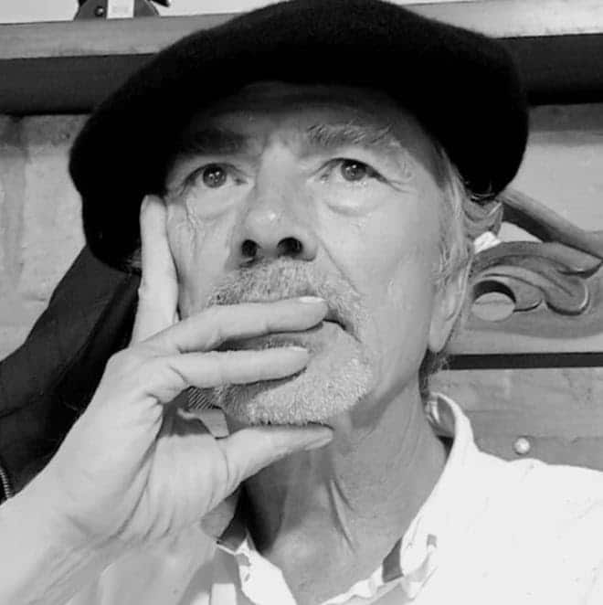 Orden Grado de Caballero al colega Oscar Castaño