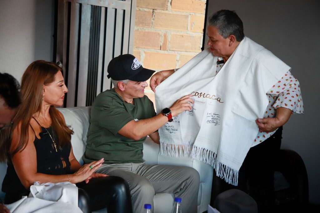 El Gobernador Andrés Julián Amparo Grisales y Jhon Alex Toro disfrutan ...